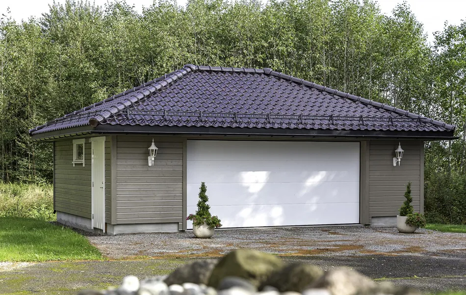 Garasjer med valmet tak - karlshusgarasjene